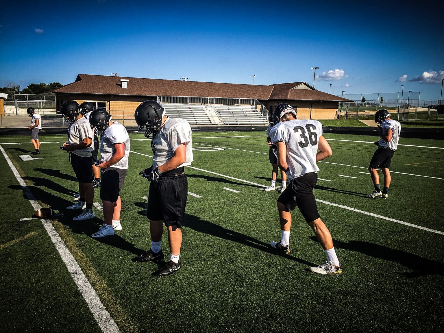 Football Coach Hand Signals: History, Tips and Digital Alternatives ...