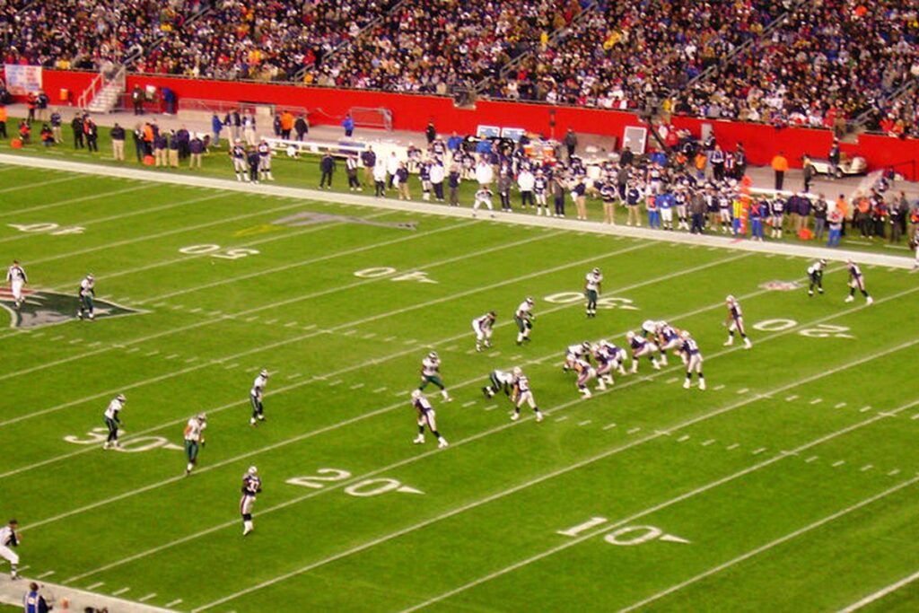15 Football Offensive Schemes for Dynamic and Effective Plays - GoRout