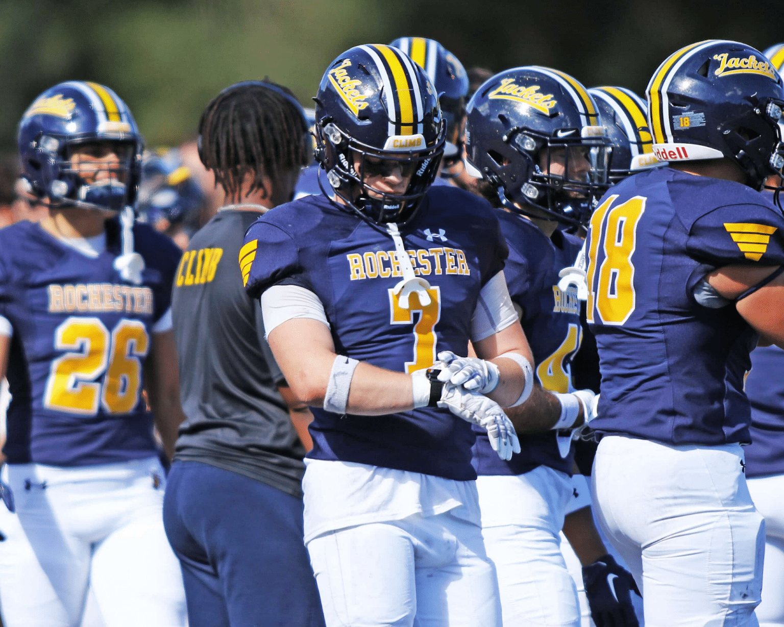 Football Coach Hand Signals: History, Tips and Digital Alternatives ...